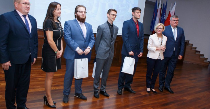 PGE GiEK funduje stypendia dla najlepszych uczniów z klas patronackich PGE PGE GiEK funduje stypendia dla najlepszych uczniów z klas patronackich PGE